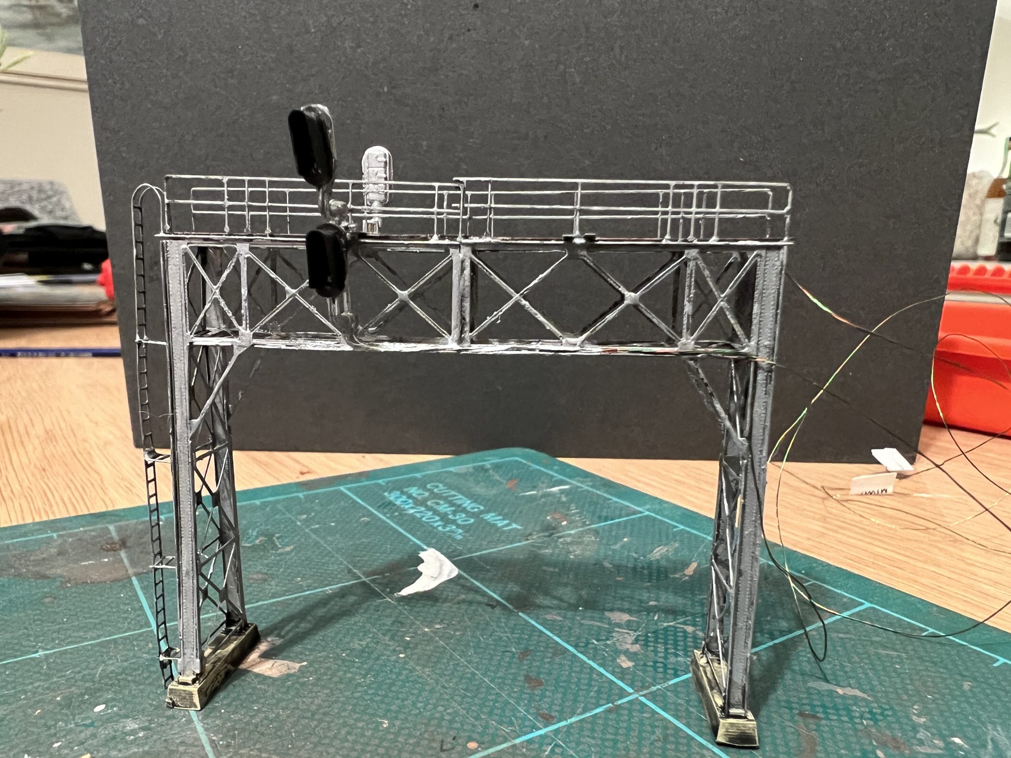 LAYOUT UPDATE: Adding signals to signal bridge – BNSF Chicago Sub in N ...