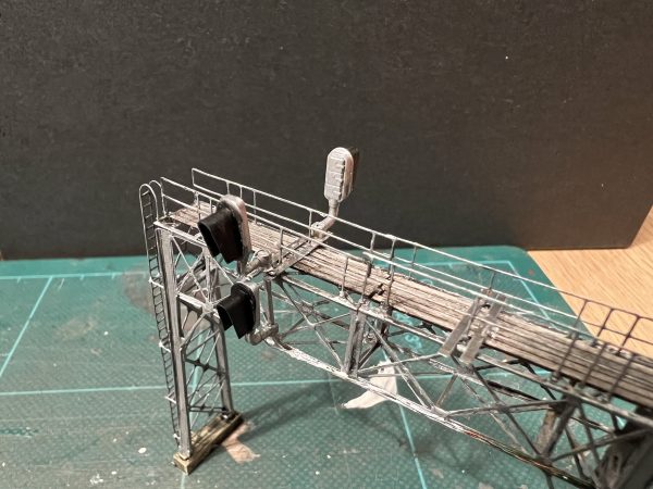 LAYOUT UPDATE: Adding signals to signal bridge – BNSF Chicago Sub in N ...