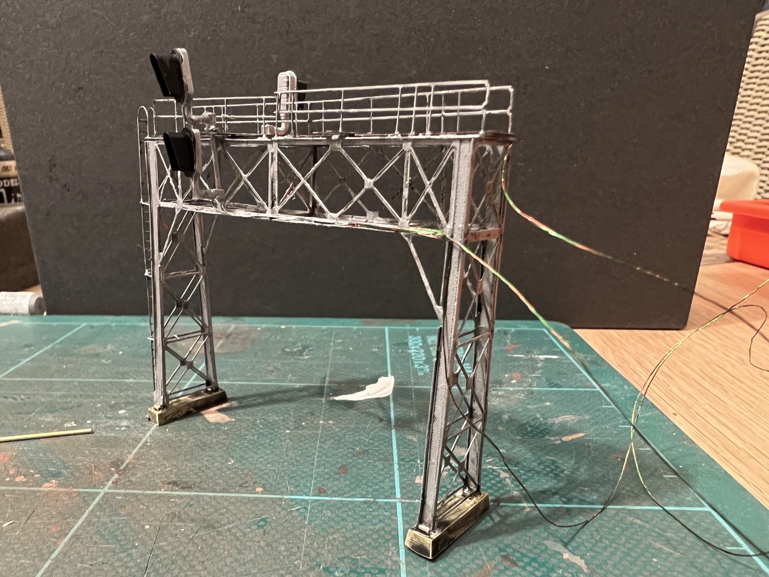 LAYOUT UPDATE: Adding signals to signal bridge – BNSF Chicago Sub in N ...